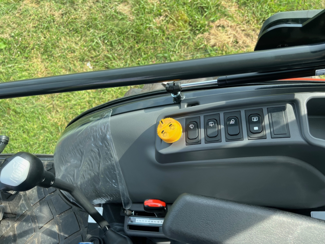 CK3520SE HST Cab - Kenton Equipment