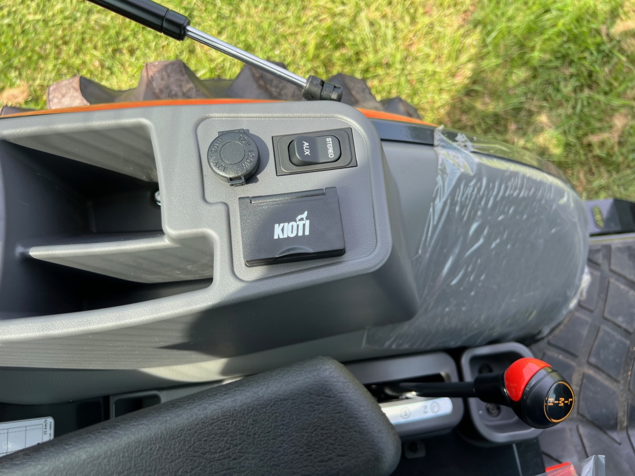 CK3520SE HST Cab - Kenton Equipment